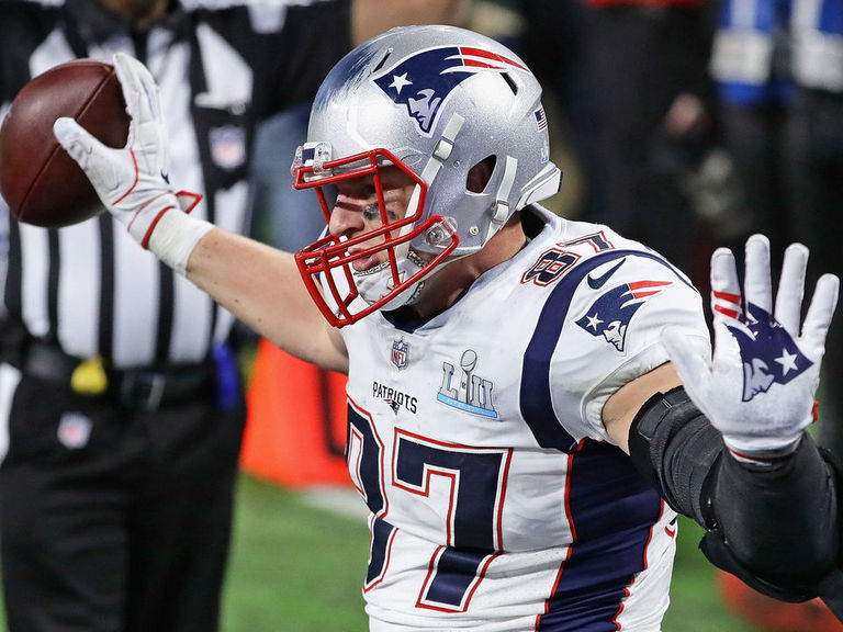 Gronkowski, Rodgers to be featured on 'Shark Week' | theScore.com