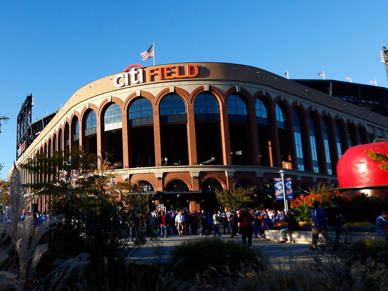 Watch: Display case catches fire at Mets' Citi Field | theScore.com