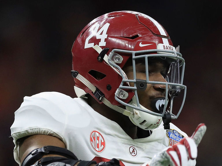Alabama's Lewis undergoes surgery for torn ACL | theScore.com