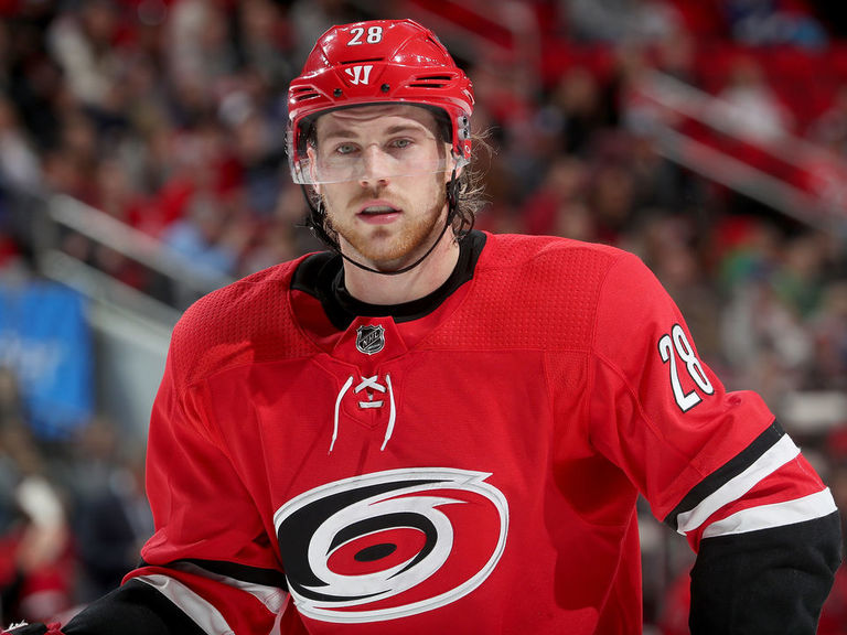 Flames lock up Lindholm with 6-year, $29.1M contract | theScore.com