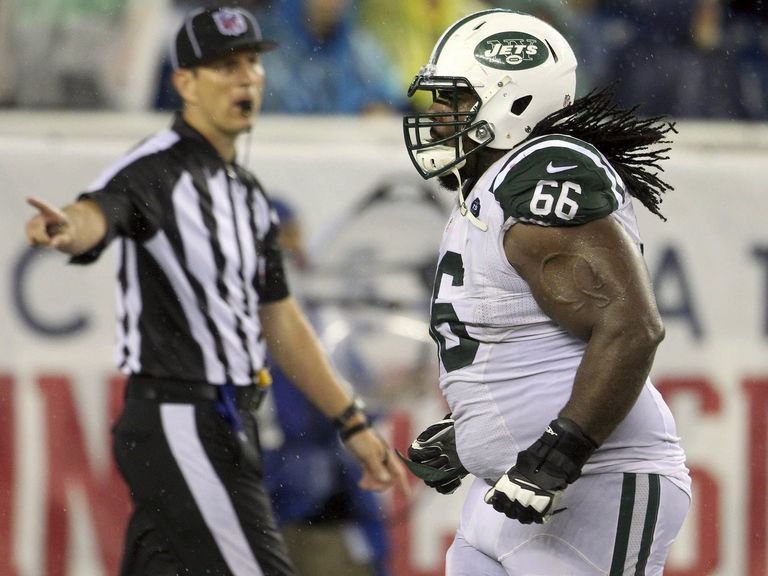 PHOTO: Jets player's jersey features backwards Nike 'swoosh' | theScore.com