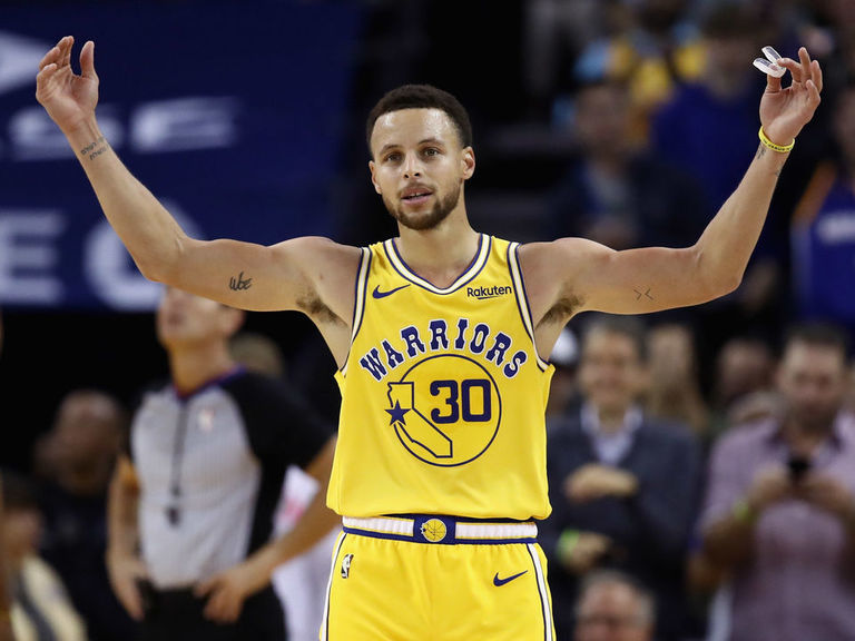 Watch: Curry talks to retired astronaut about moon landing | theScore.com