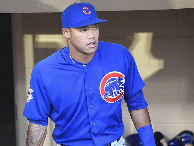 Russell non-tendered by Cubs | theScore.com