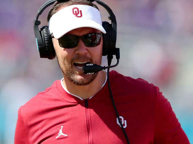 Riley 'very happy' at Oklahoma despite NFL interest | theScore.com