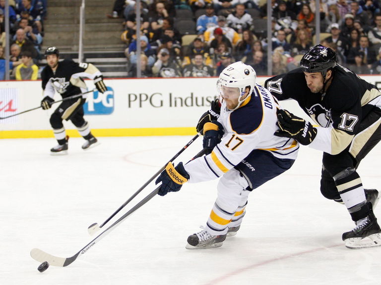 Linus Omark signs with SHL team Luleå | theScore.com