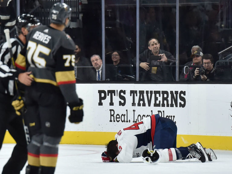 Golden Knights' Reaves ejected for blindside hit on Wilson | theScore.com