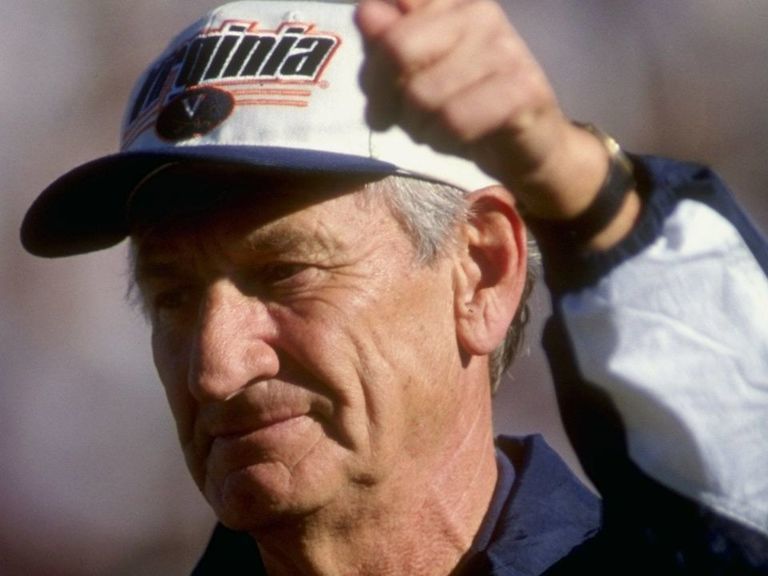 Hall of Fame college football coach George Welsh dies | theScore.com