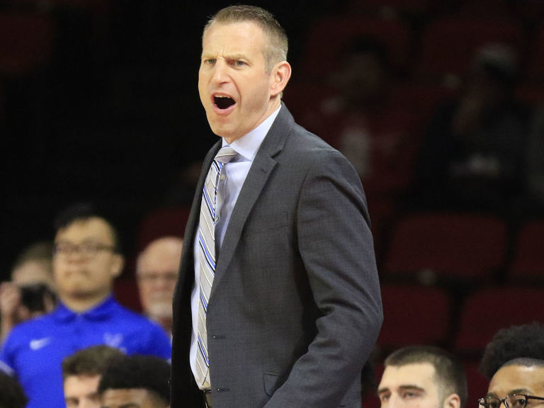 Buffalo coach Nate Oates signs extension through 2024 | theScore.com