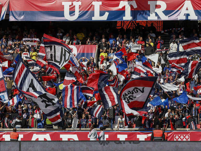 PSG fans caught with weapons, drugs before women's match | theScore.com