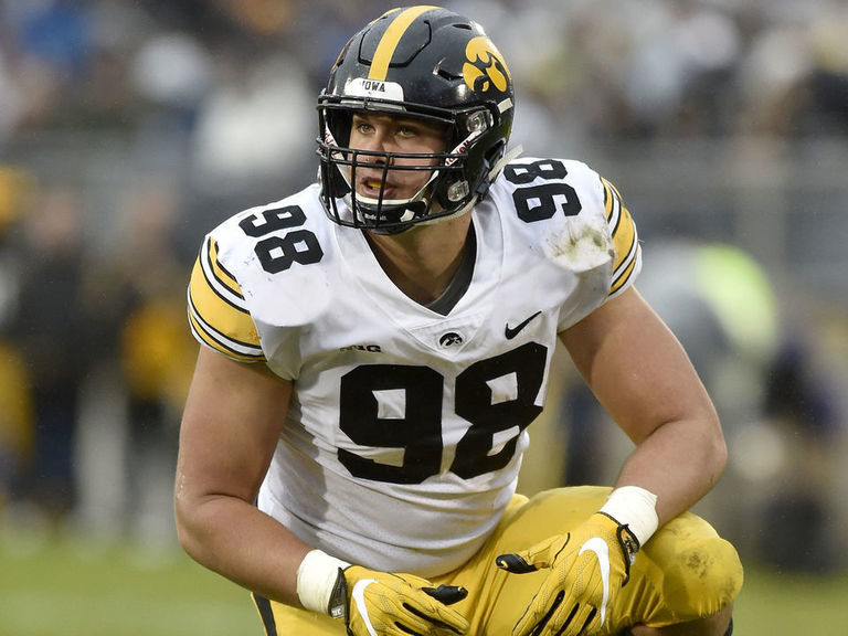 Bucs add Anthony Nelson to pass-rush group | theScore.com