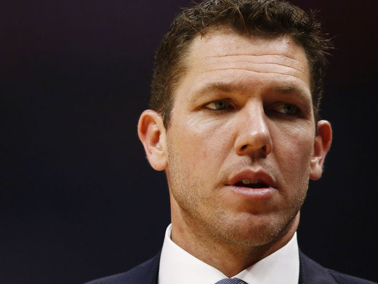 Former sports reporter sues Luke Walton for sexual assault | theScore.com