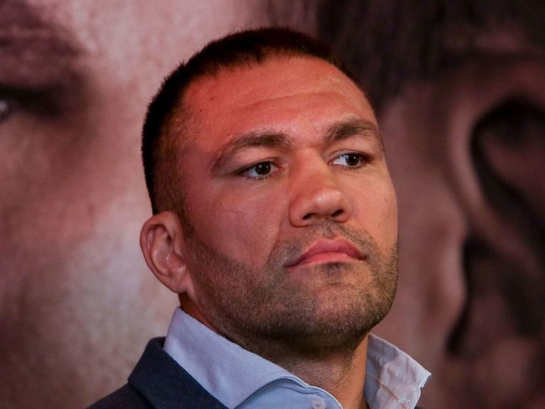 Boxer who kissed reporter gets fine, extended suspension | theScore.com