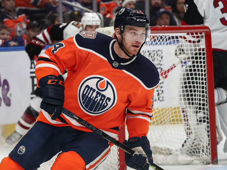 Oilers sign Malone, Starrett to 1-year extensions | theScore.com