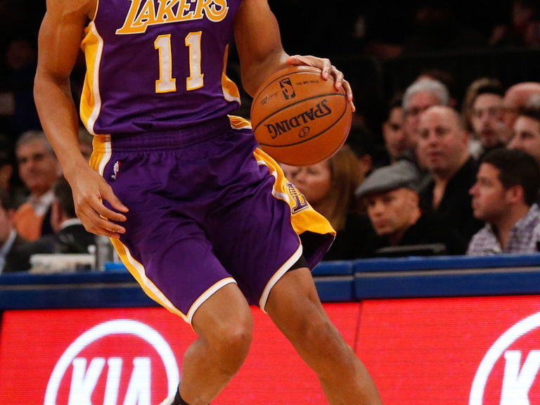 Lakers' Wesley Johnson suffers sprained ankle in loss to Mavs ...
