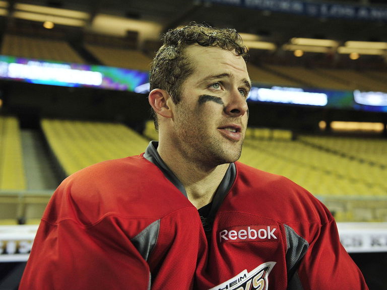 Ducks F Dustin Penner traded to Capitals for 4th-round pick | theScore.com