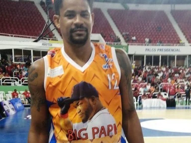 Dominican basketball team honors Ortiz with jerseys | theScore.com