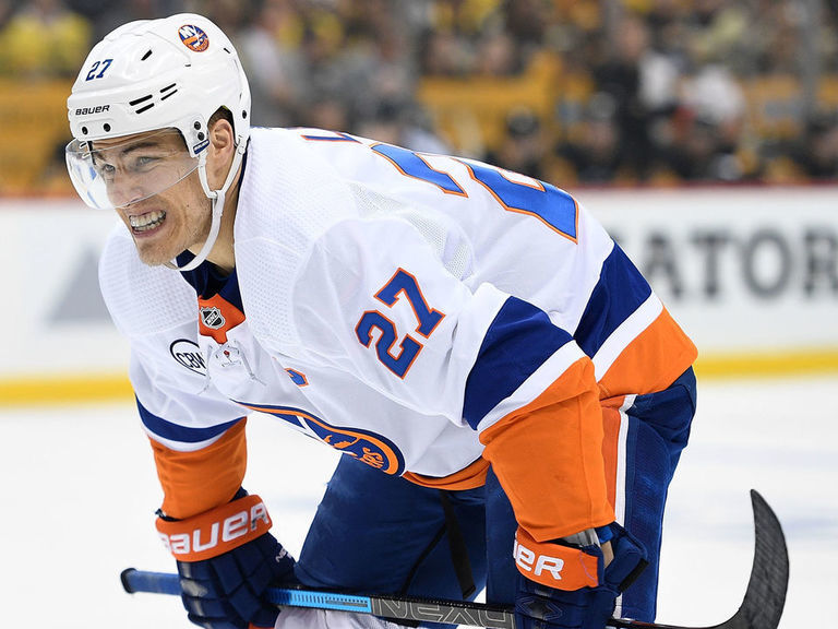 Islanders' Lee laments contract situation but remains hopeful ...