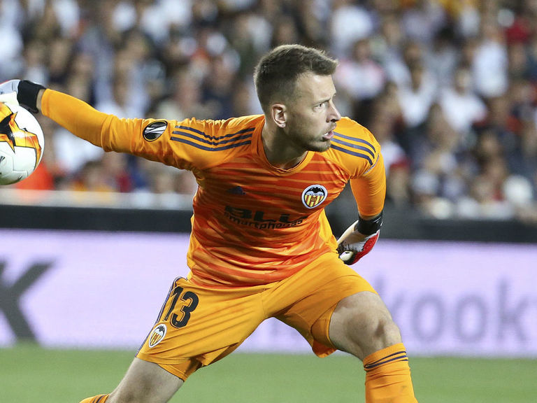 Barcelona sign Brazilian 'keeper Neto from Valencia | theScore.com