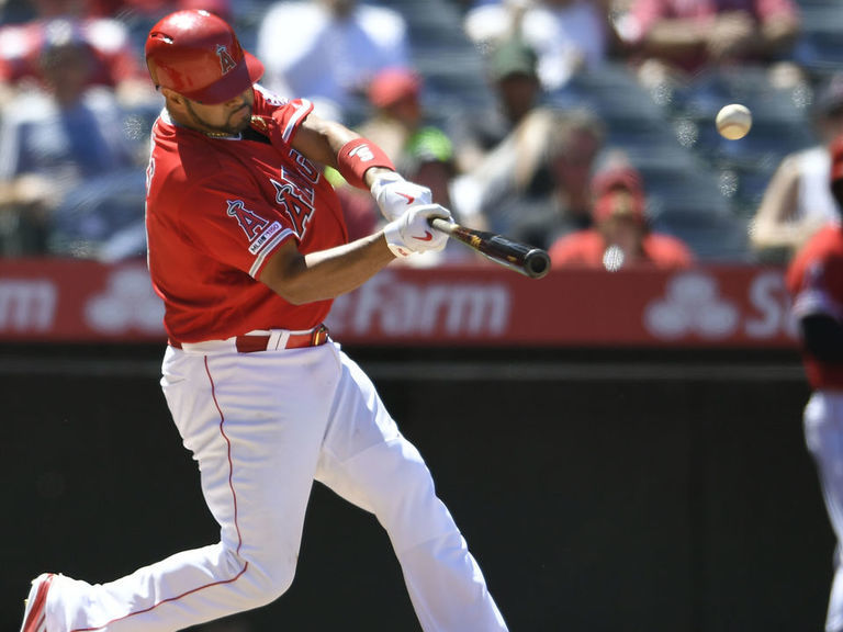 Pujols becomes 1st player with 650 career HRs, doubles | theScore.com