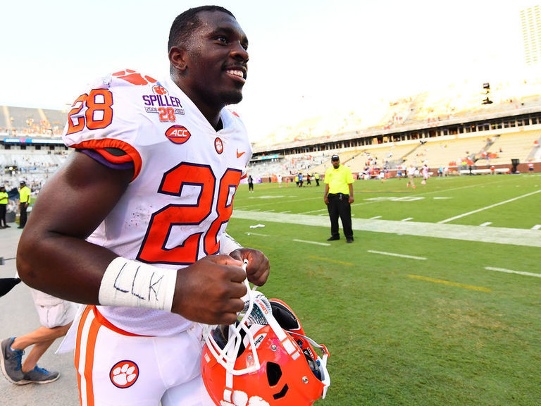 Clemson RB Feaster transfers to rival South Carolina | theScore.com