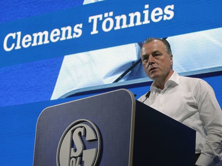 Pressure on Schalke chairman to resign for racist slur | theScore.com