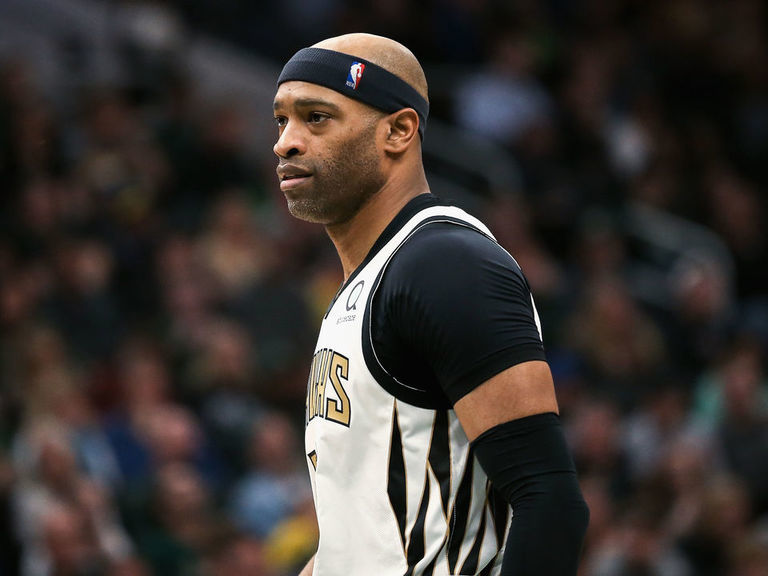 Carter becomes 1st player in NBA history to appear in 22 seasons ...