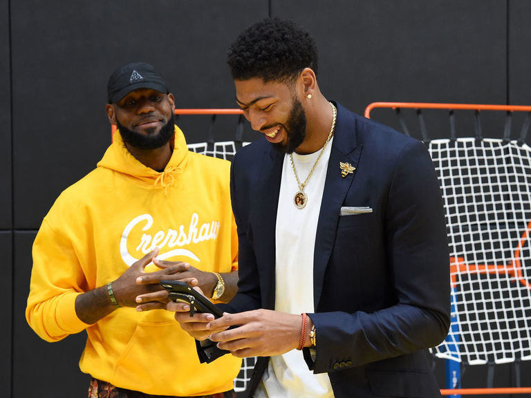LeBron told AD he 'wasn't fun enough' for 'Taco Tuesday' | theScore.com