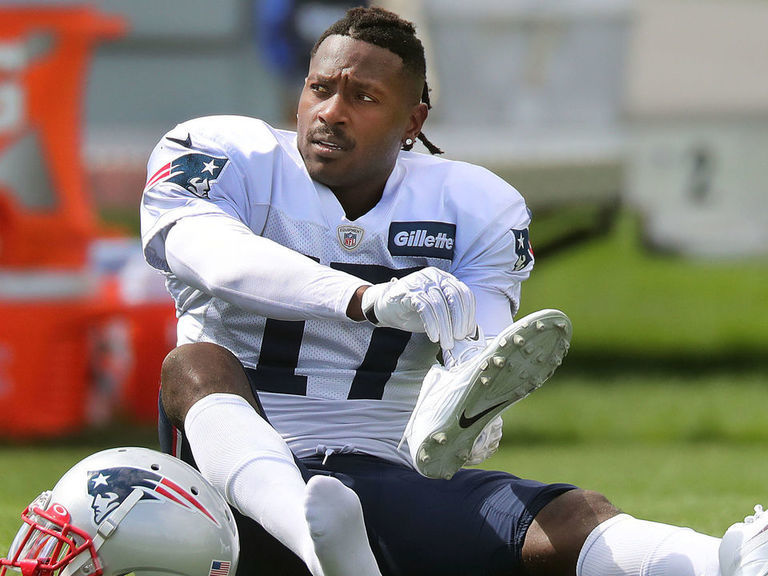 NFL fans troll AB with 'Antonio Clown' Halloween costumes | theScore.com