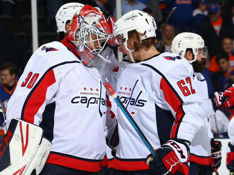 Samsonov shines in NHL debut as Caps top Isles | theScore.com