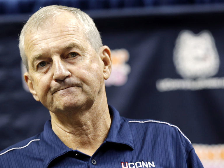 Hall of Fame coach Jim Calhoun accused of sex discrimination | theScore.com