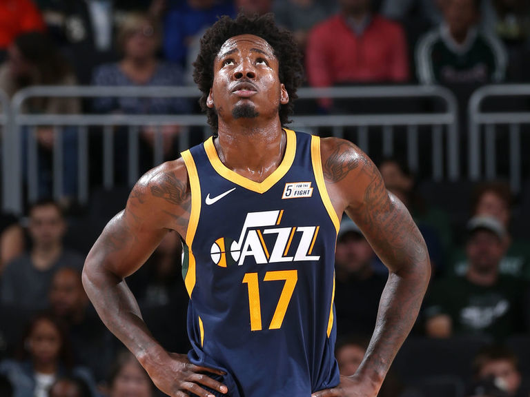 Jazz's Davis out at least 4 weeks due to fractured fibula | theScore.com