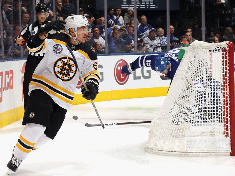 Marchand helps Bruins hand Maple Leafs 4th straight loss | theScore.com