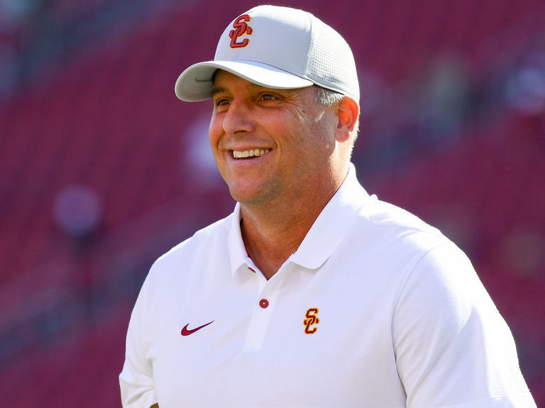 USC announces Clay Helton will remain head coach | theScore.com