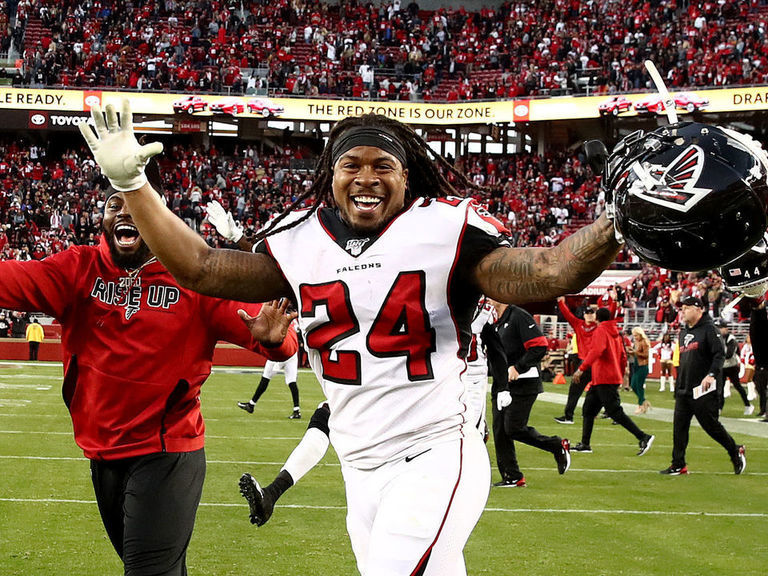 Saints sign Devonta Freeman to 1-year deal | theScore.com
