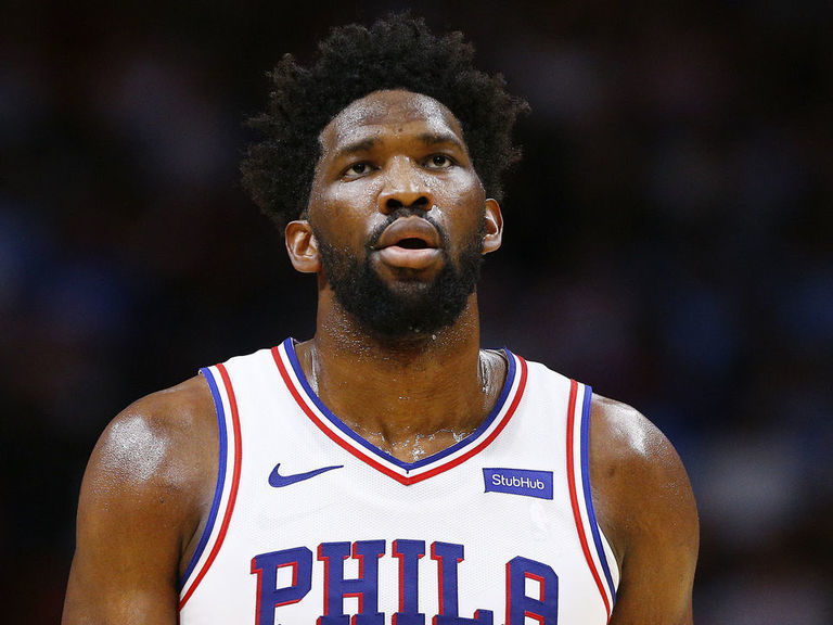Embiid suffers nasty dislocated finger vs. Thunder | theScore.com