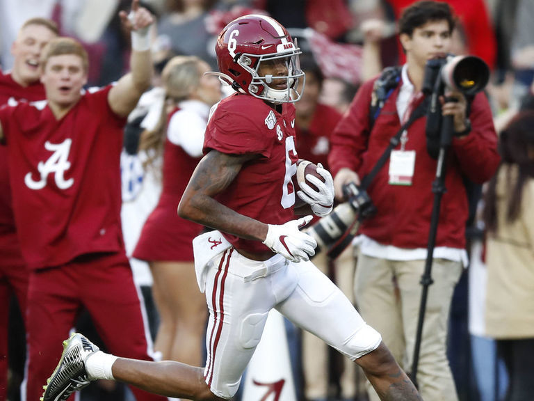 Alabama's DeVonta Smith returning for senior season | theScore.com