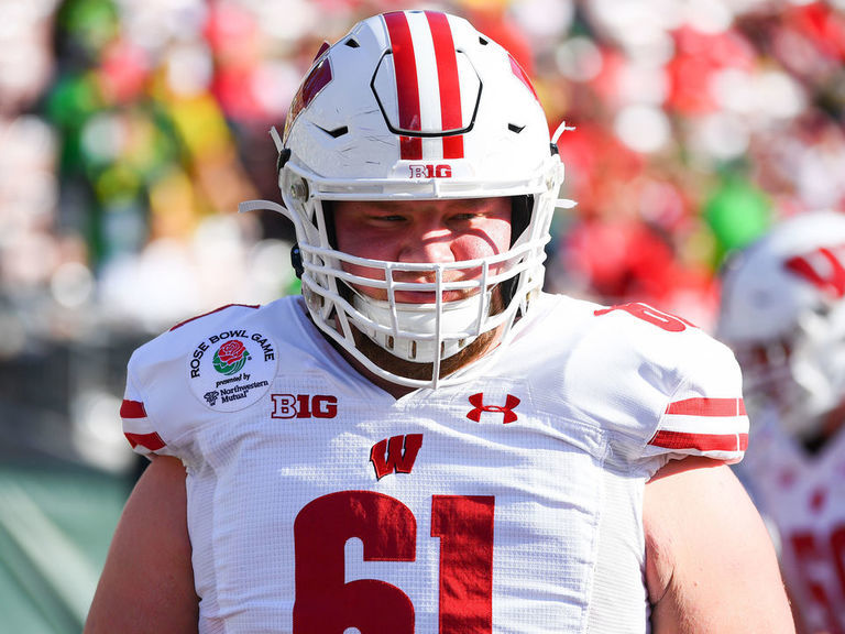 Wisconsin All-America center Biadasz declares for NFL draft | theScore.com