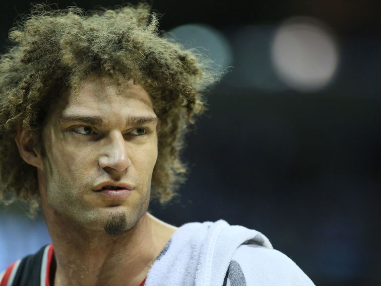 PHOTO: Robin Lopez celebrates Independence Day with all of the ...