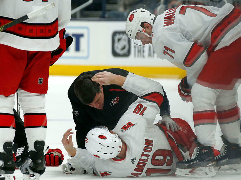 Hurricanes' Hamilton leaves game with apparent leg injury | theScore.com