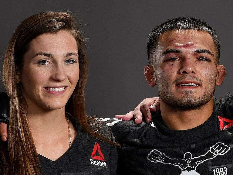 De La Rosa: It's 'really hard' fighting on same card as my husband ...