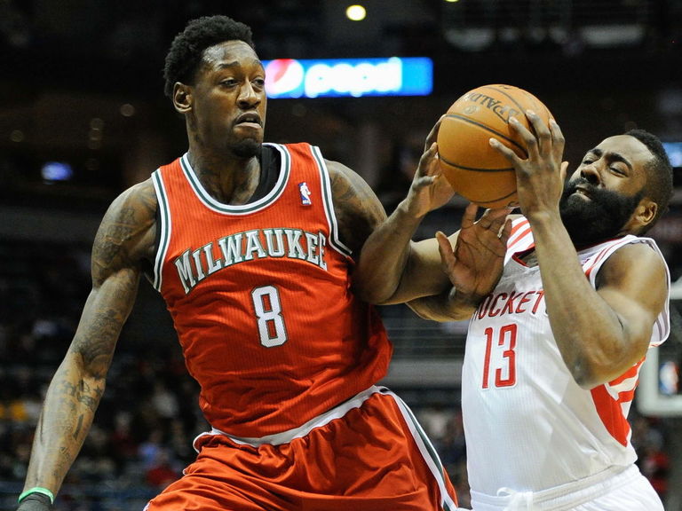 PHOTO: Portrait of Larry Sanders as a mid-90s rap artist | theScore.com