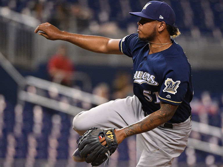 Brewers, Peralta agree to 5-year extension | theScore.com