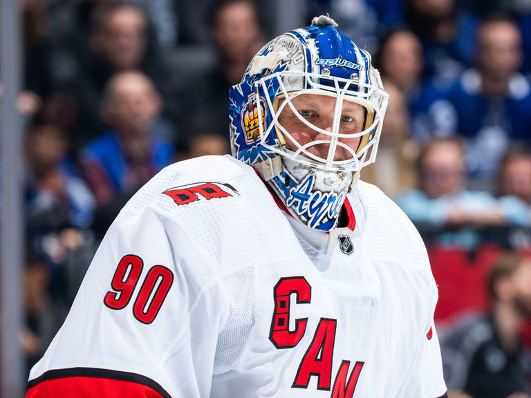 David Ayres honored with hockey trading card | theScore.com