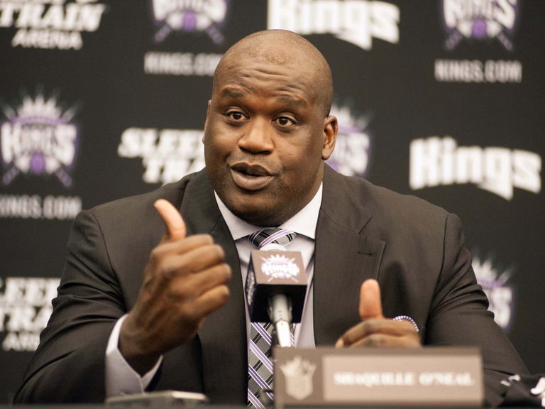 VIDEO: Shaq attempts to cook using Easy-Bake Oven | theScore.com
