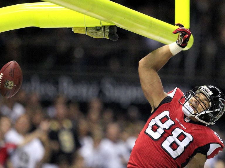 Retired TE Tony Gonzalez on goal post dunking ban: 'I got out just in ...