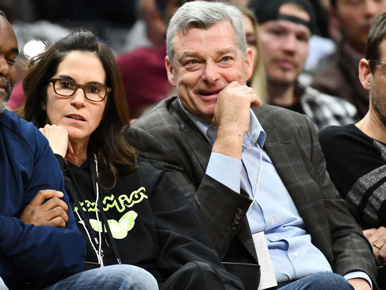 Hawks owner plans to pay part-time workers during hiatus | theScore.com