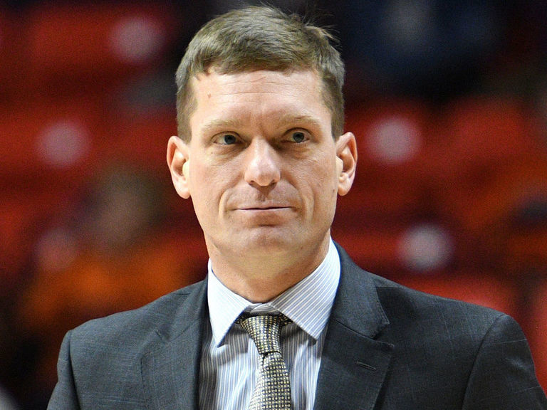 UIC hires former Beilein assistant Yaklich as HC | theScore.com