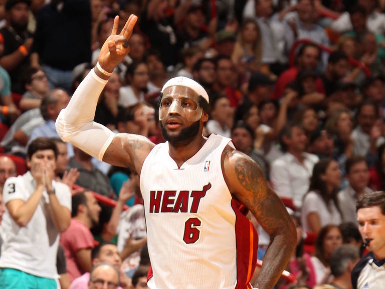 WATCH: Classic 🏀: LeBron drops career-high 61 on Bobcats | theScore.com