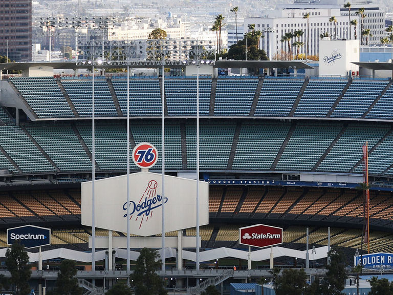 Dodger Stadium, Camelback Ranch open to rehabbing players | theScore.com