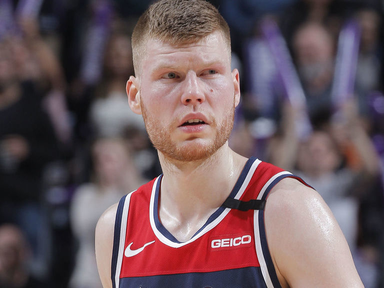 Report: Bertans out 4-6 weeks with calf strain | theScore.com